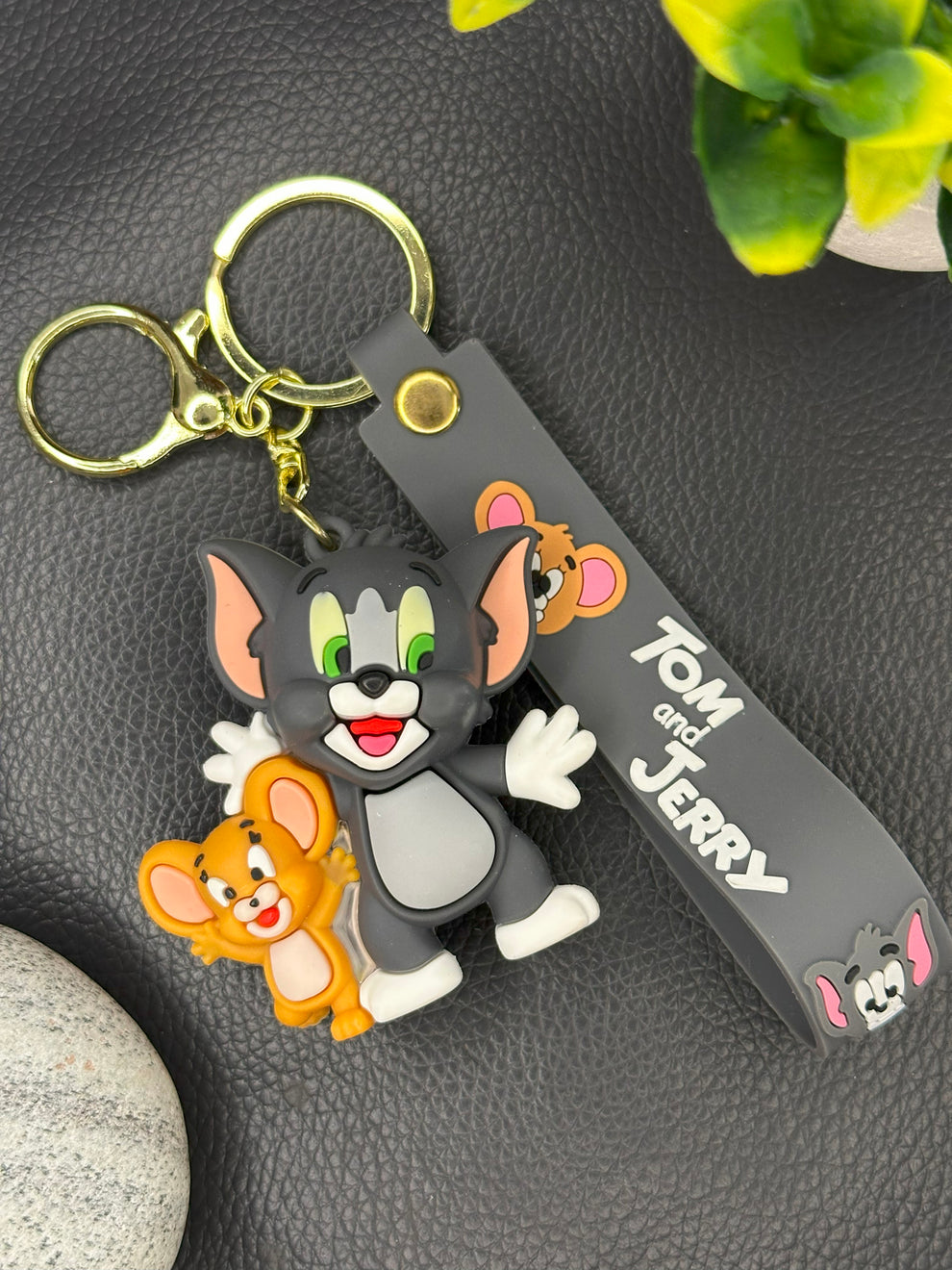 🐾 Tom & Jerry Classic Duo Keychain – The Nile Store